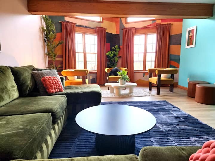 Fun Luxury Lodge Sleeping 24｜hot Tub ｜Games ｜View - Laurelville, OH