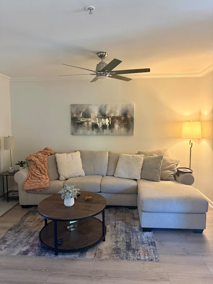 Prime Scottsdale Location! 2 Bd/2 Ba With Pool! - Scottsdale, AZ