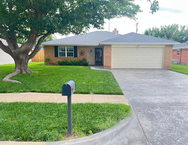 Charming 3-bed Rambler In Great Amarillo Location! - Amarillo, TX