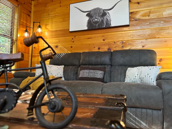 Prime Location Fun Family Getaway - Sevierville, TN