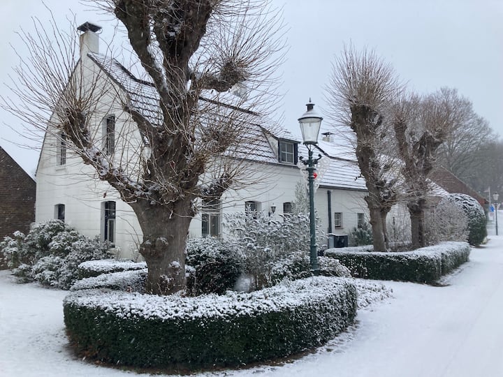 Rust En Ruimte In Woonboerderij (Winterperiode) - Ruremonde