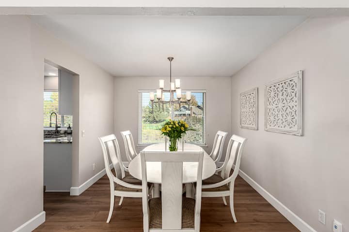 Willow Creek Wonder! 
2 King, 2 Queen Bd+3 Full Ba - Centennial, CO