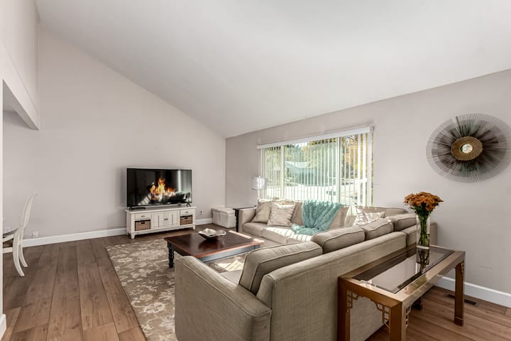 Willow Creek Wonder! 
2 King, 2 Queen Bd+3 Full Ba - Highlands Ranch, CO