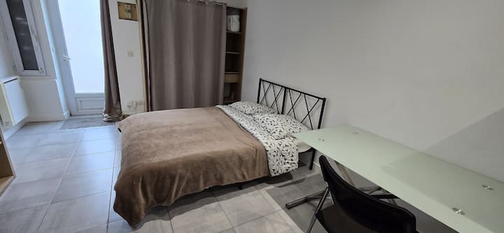 Nous Sommes Laure Et Raphaël Et Nous Sommes Ravis De Pouvoir Vous Accueillir Dans Notre Joli Studio Refait à Neuf Et Totalement éQuipé. - Essonne