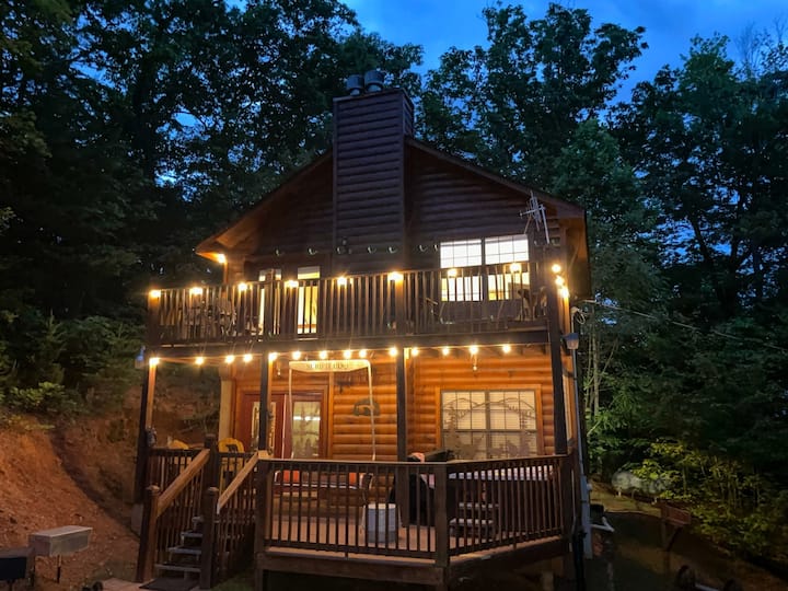 Romantic Bear Cabin | Hottub | Mountainviews, Pets - Gatlinburg, TN