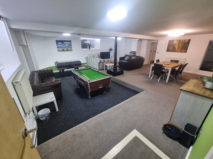Spacious 2 Bed Open Plan Basement, Town Centre. - Buxton