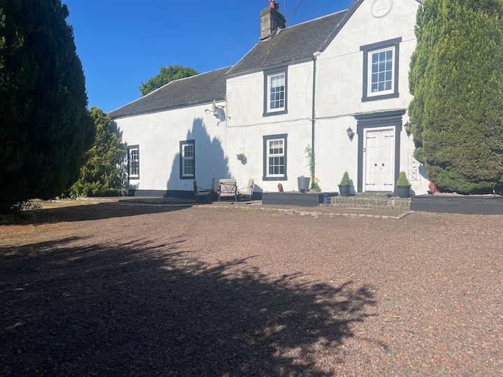 Beautiful, Relaxing, Spacious, Sleeps 11 - Strathaven