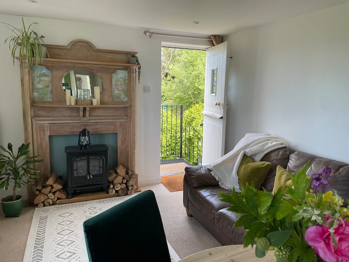 Stylish Apartment With Private Summerhouse &Garden - Kent