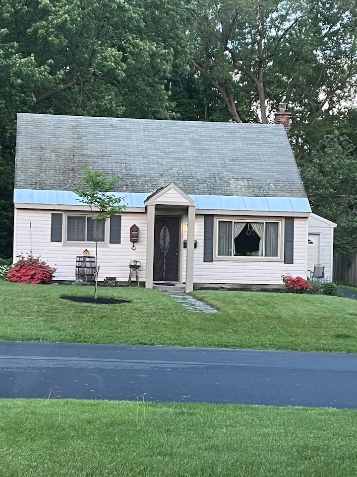 Lovely In Latham -5 Minutes From Albany Airport - Saratoga, NY