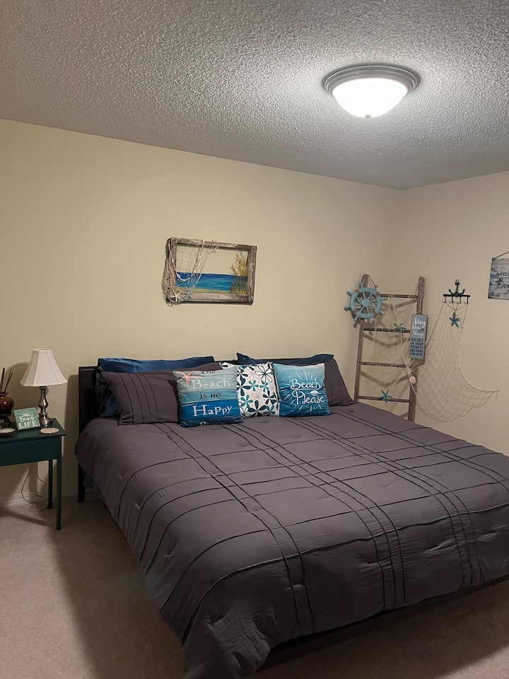 “Leap Of Faith” 1 King Room With Private Bath! - Navarre, FL