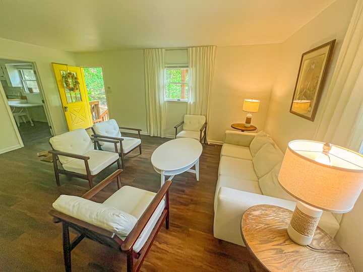 Mountain Hideaway • Hottub•vineyards•skyline Drive - Front Royal, VA