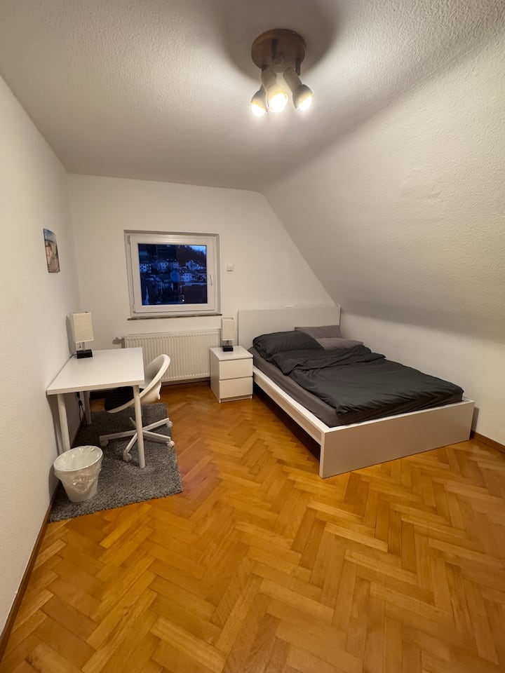 Helles Apartment Mit Küche, Bad & Schöner Aussicht - Stuttgart