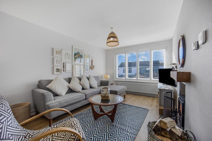 Bright Airy Bungalow | Cosy W/ Wood Burner - North Wales