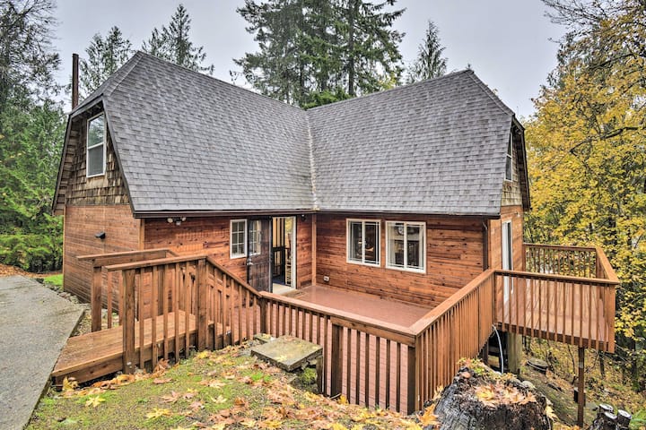 Creekside Cabin Retreat W/ Private Hot Tub - Shelton, WA