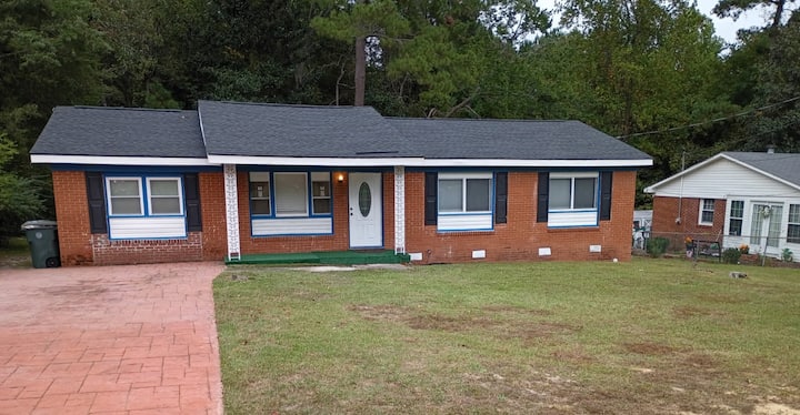 Home In Fayetteville (Near Fort Bragg!) - Fayetteville, NC