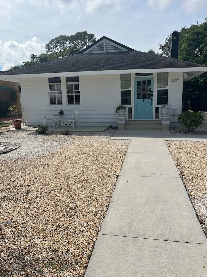Vintage Cottage Charm/ Near Downtown Fort Myers - Fort Myers, FL