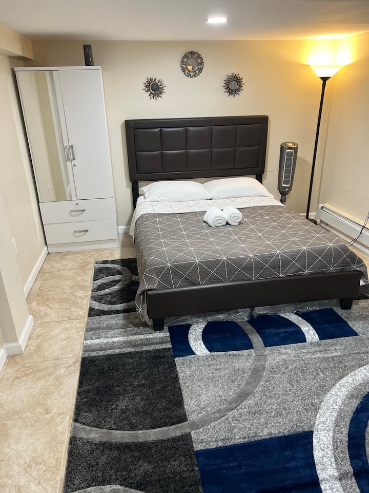 Cozy 1br Near Jfk With Self Check In And Workspace - New York