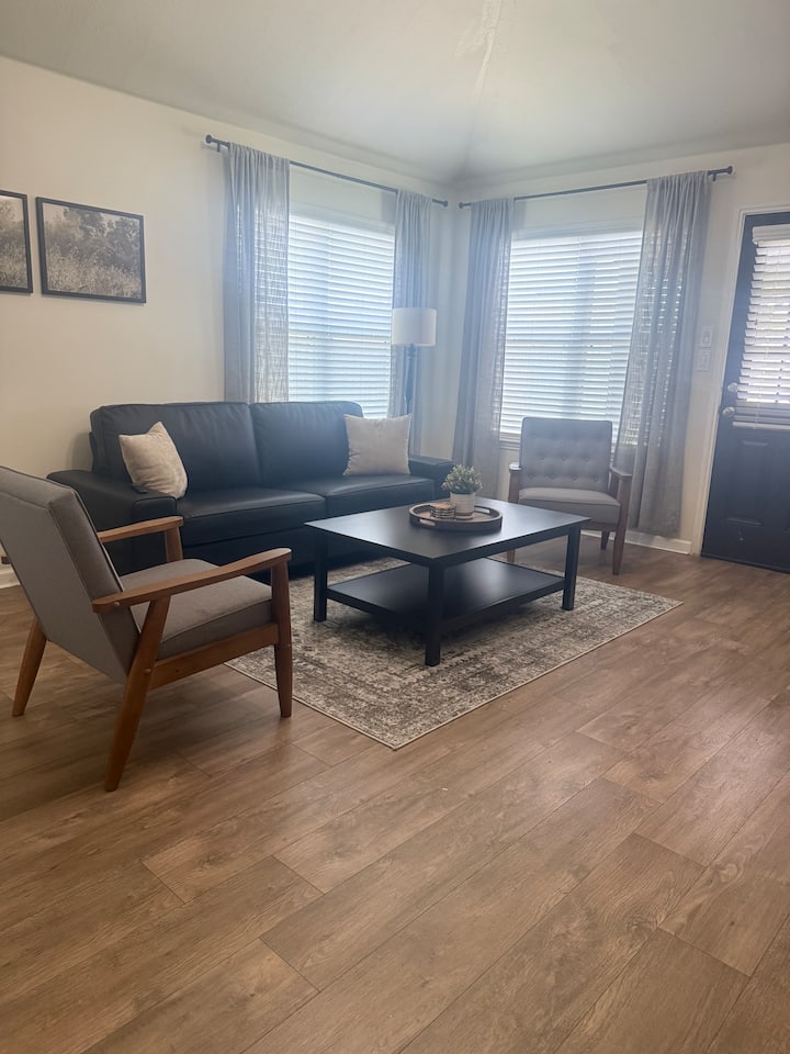 Cozy 3 Bed 2 Bath Home - ハンブル, TX