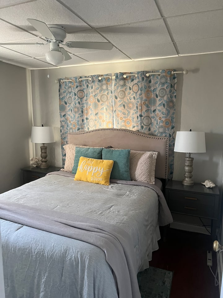 Cozy 2 Bed Brick Bungalow Mins From Downtown - Columbia, MO