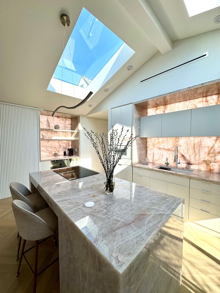 Luxurious And Elegant House With Tranquil Backyard - Beverly Hills