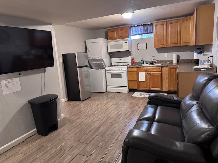 1 Bdr, Basement Apartment-420 Friendly (Outside) - Barnum - Denver