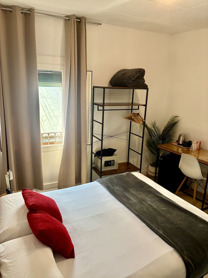 Double Room With Private Bathroom-1 Double Bed - Barcelona