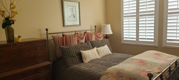 Estate Home On Golf Course / Rose Room - Temecula, CA