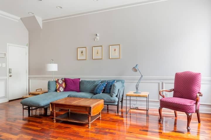 Bright & Quiet Queen Room With Desk & 60in Tv - Philadelphia, PA
