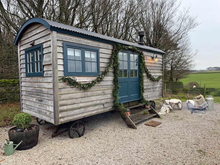 Rural Shepherd's Hut In Yorkshire With Log Burner - Malham Tarn