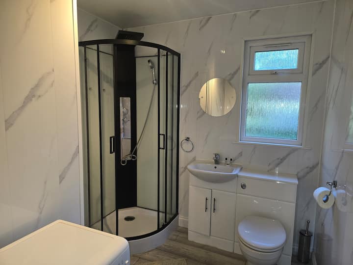 Three Bedroom Lodge Also Suitable For Contractors - Berkshire