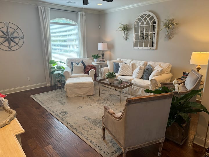 "Magnolia" - Ole Miss Sports Southern Style - 옥스퍼드