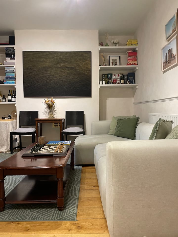 Garden Flat Directly Opposite Victoria Park - Stratford