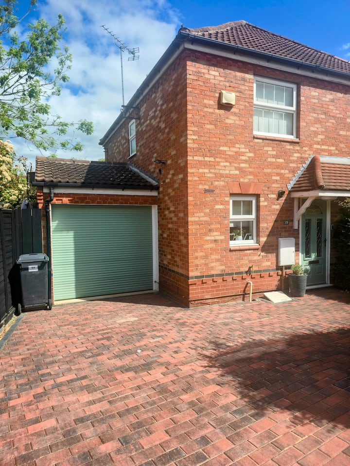 York Retreat -Parking, Garden & River Walk To City - York