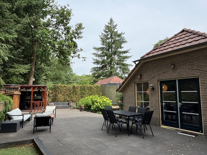 Golden Hill Cottage - Your Home Away From Home - Ede