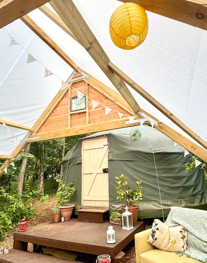 Woodland Yurt & Hot Tub Retreat In Hidden Glade - Derbyshire