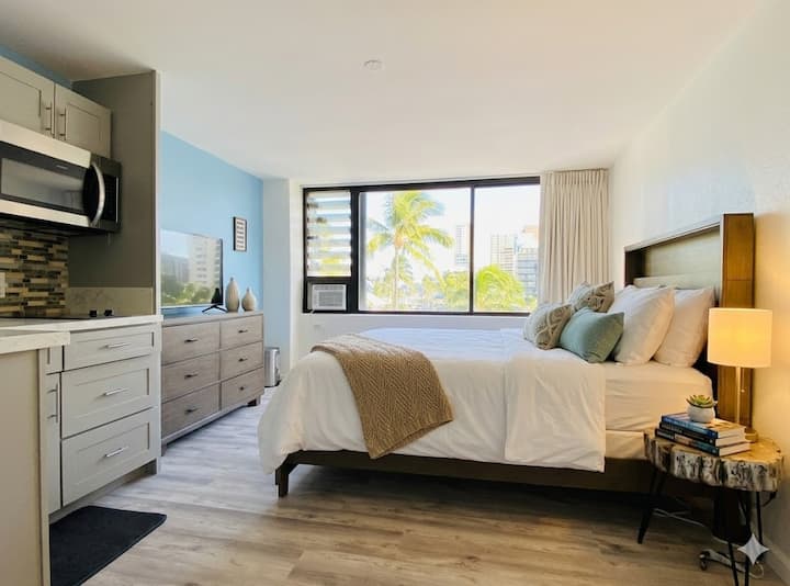 Waikiki Canal View Convenient & Cozy Studio - Kāhala Beach, HI