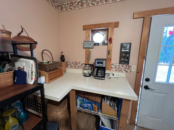 Pretty Pondside Camping Cabin With Double Bed - Granville, NY