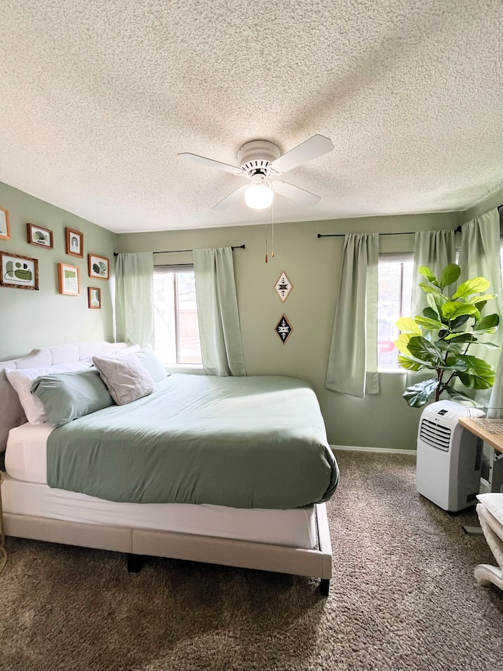 Stylish 2 Bed Condo Close To Redrocks - Lakewood, CO