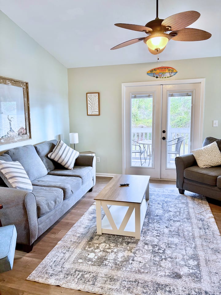 Sandy Toes, Spacious Stays- Your 3-bed Getaway! - Gulf Shores, AL