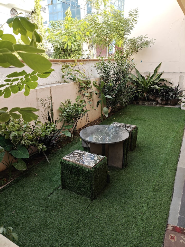 Quite-cozy 1 Br Residence W/ Garden & Free Parking - 