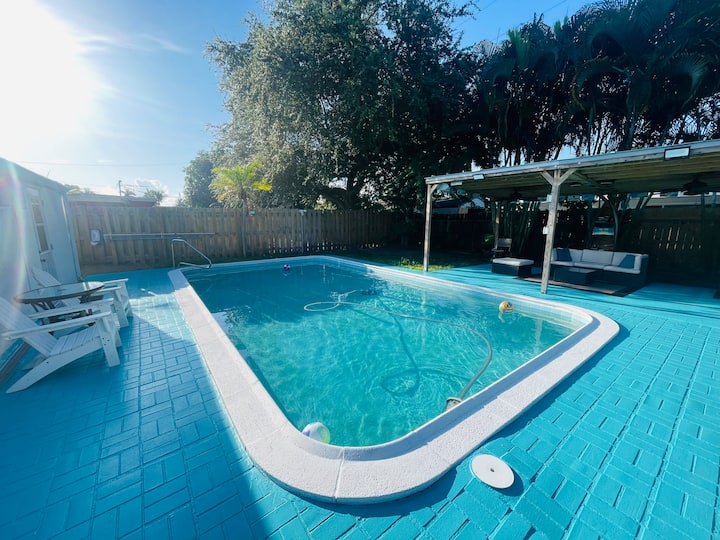 Cozy Pool-house With 3 Bedrooms - Coral Springs
