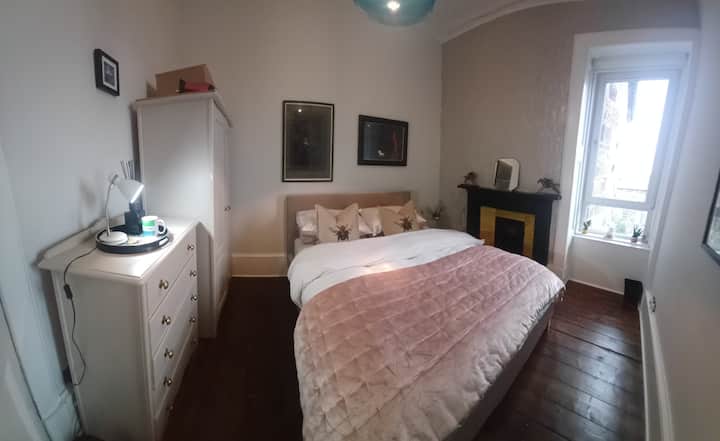 Homely Modern Flat, B/room Suit 1 Person To Chill - Glasgow