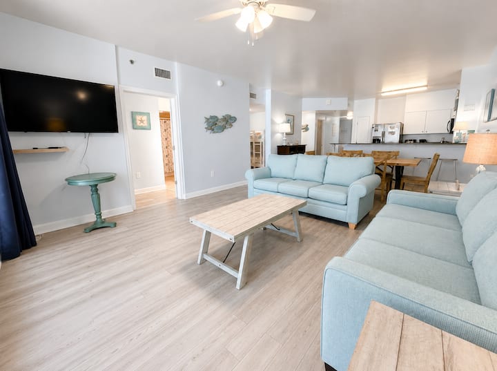 1328 Pool & Beach Views, W/2 Parking Passes, Lagoon-style Pool Sleeps Up To 10 - Panama City Beach, FL