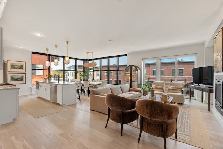 Hobsons Landing.  Old Port Luxury With Ocean Views - Portland, ME