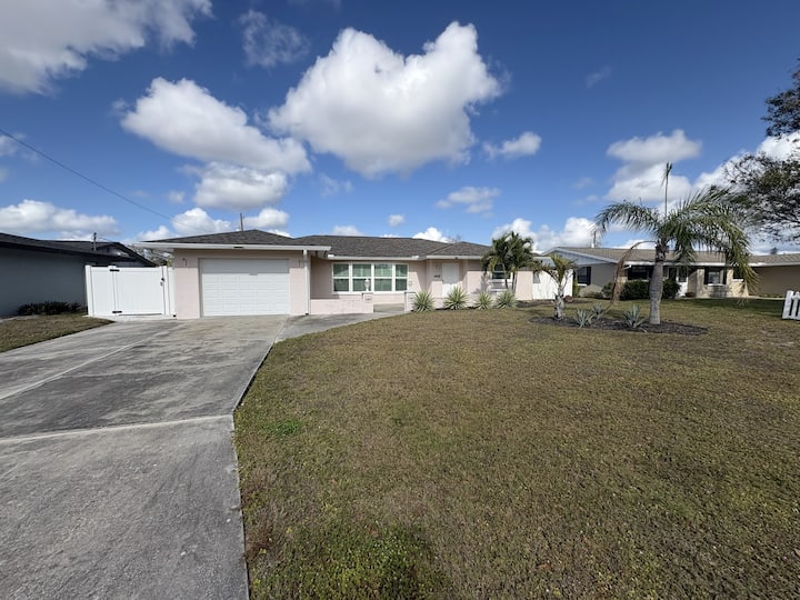 Private, Remodeled Cozy Home! - 베니스