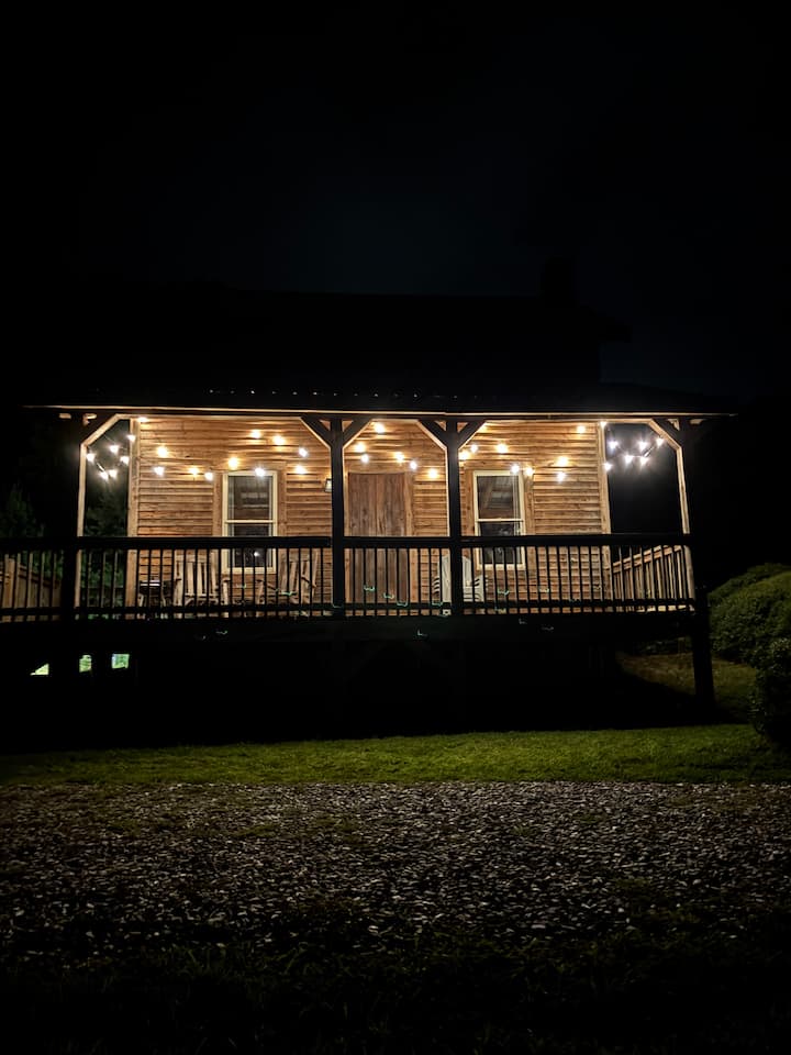 Rustic Farmstay Cabin W Fishing & Friendly Animals - North Carolina Zoo, Asheboro