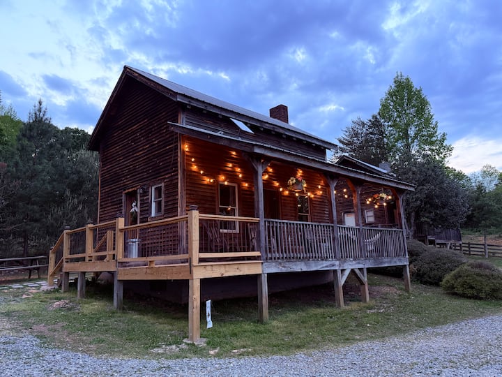 Rustic Farmstay Cabin W Fishing & Friendly Animals - North Carolina Zoo, Asheboro