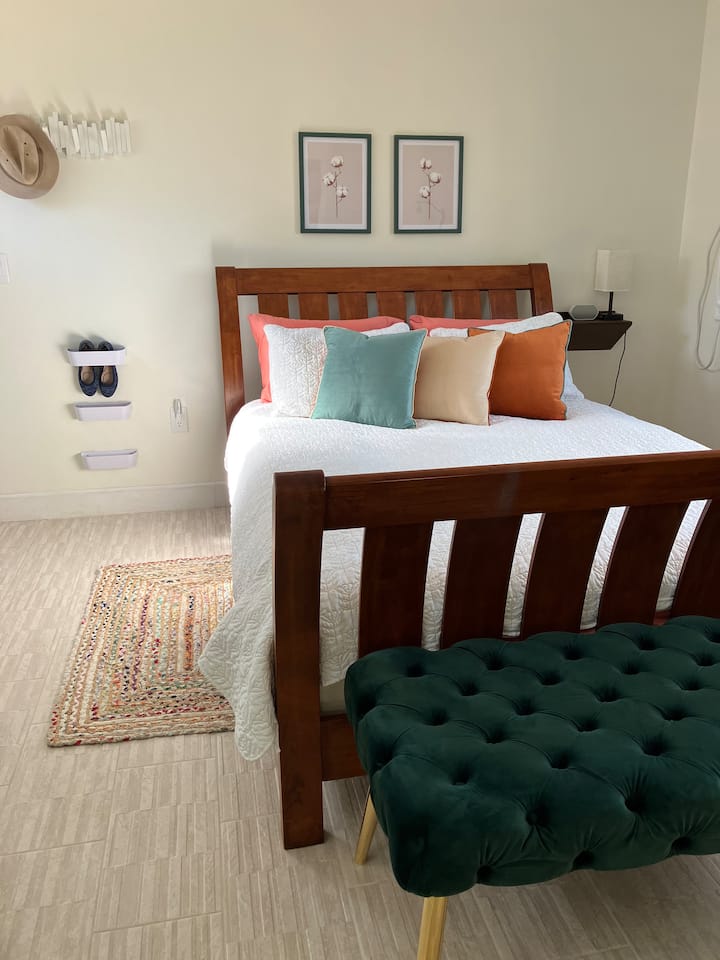 Entire Guesthouse Central Phx With Pickleball - Phoenix, AZ