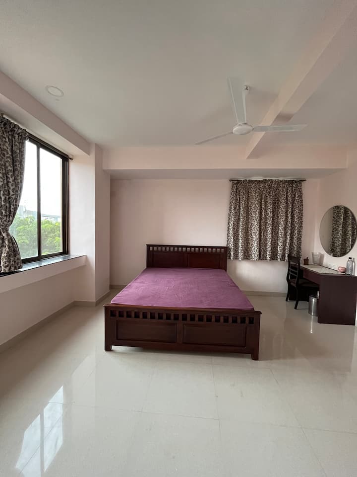 Leo’s Inn - Pune
