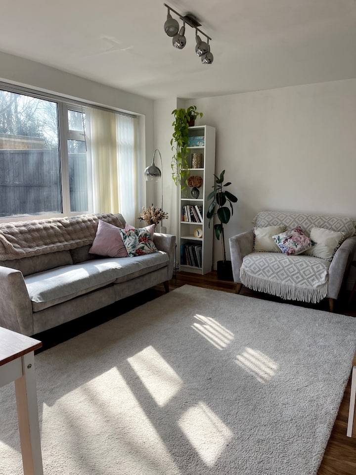 Bright & Spacious One Bedroom Flat - Near 02 Arena - セントラル・ロンドン